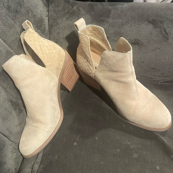Toms | Shoes | Toms Everly Tan Suede Waffle Embossed Slip On Classic ...